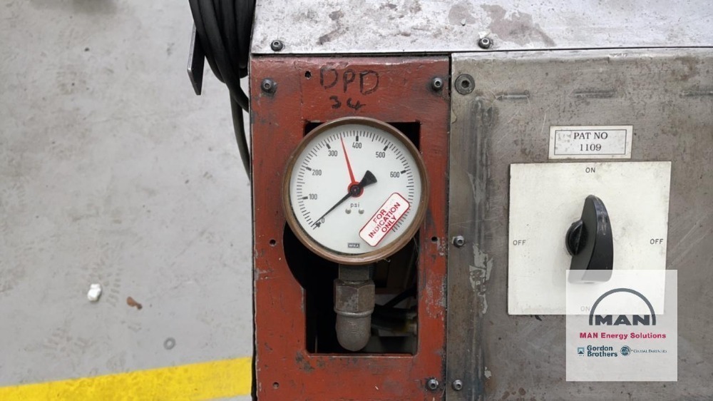 Engine oil pressure test bowser